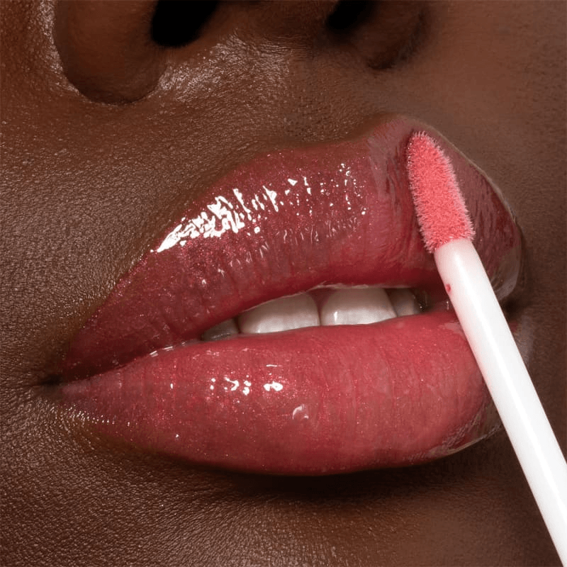 O gloss voltou! Lábios luminosos e cheios de atitude são o must-have de ...
